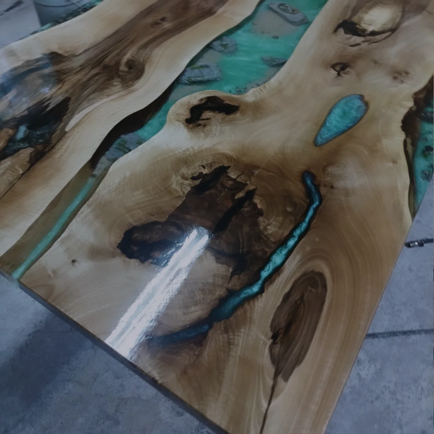 Walnut Epoxy Resin Table – 2026 River Table Guide